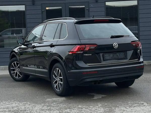 Melns Volkswagen Tiguan 2017 Jelgava, ar dzinēja tilpumu 1.40 L un nobraukumu 239 tūkst. km par 12800 €, foto 2 vietnē AUTOMOTO.COM.LV