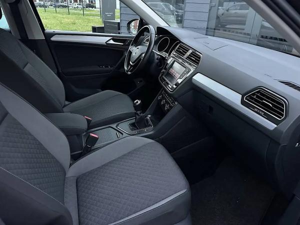 Melns Volkswagen Tiguan 2017 Jelgava, ar dzinēja tilpumu 1.40 L un nobraukumu 239 tūkst. km par 12800 €, foto 7 vietnē AUTOMOTO.COM.LV