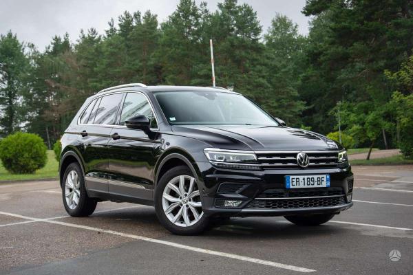 Black Volkswagen Tiguan 2017 in Elektrenai, with an engine capacity of 1.97 L and mileage of 223 thousand km for 15950 €, photo 1 on AUTOMOTO.COM.LV