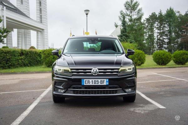 Black Volkswagen Tiguan 2017 in Elektrenai, with an engine capacity of 1.97 L and mileage of 223 thousand km for 15950 €, photo 2 on AUTOMOTO.COM.LV