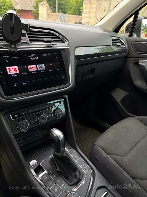 Black Volkswagen Tiguan 2017 in Tallinn, with an engine capacity of 2.00 L and mileage of 261 thousand km for 19000 €, photo 7 on AUTOMOTO.COM.LV