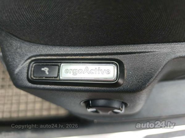 Black Volkswagen Tiguan 2017 in Tallinn, with an engine capacity of 2.00 L and mileage of 261 thousand km for 19000 €, photo 10 on AUTOMOTO.COM.LV