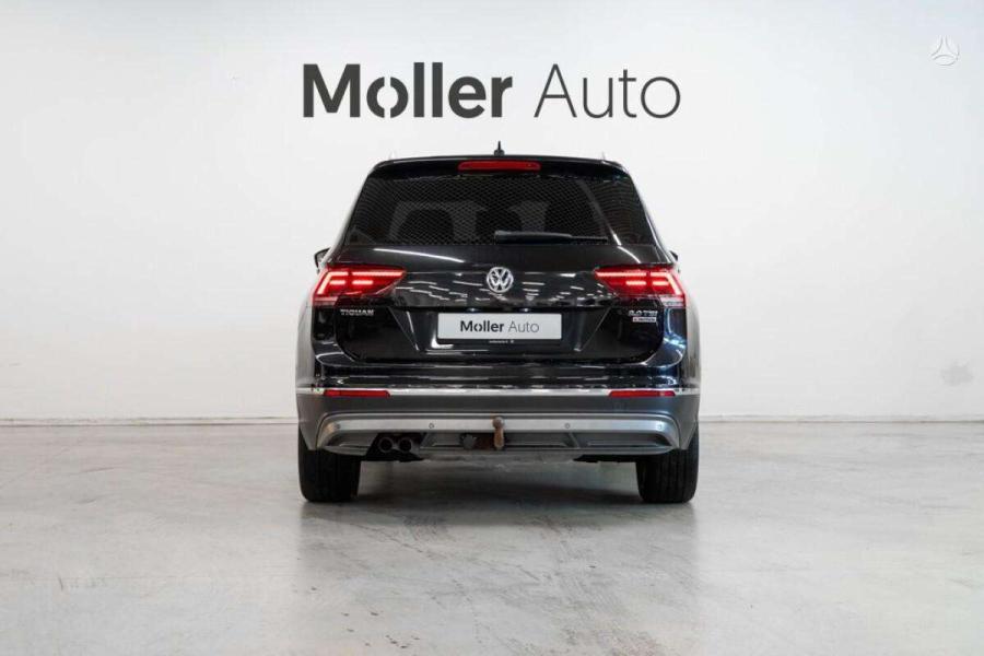 Black Volkswagen Tiguan 2017 in Vilnius, with an engine capacity of 2.00 L and mileage of 119 thousand km for 19500 €, photo 7 on AUTOMOTO.COM.LV