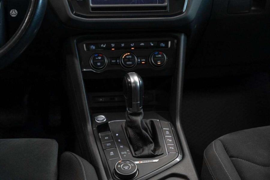 Black Volkswagen Tiguan 2017 in Vilnius, with an engine capacity of 2.00 L and mileage of 119 thousand km for 19500 €, photo 18 on AUTOMOTO.COM.LV