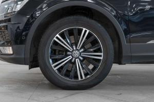 Black Volkswagen Tiguan 2017 in Vilnius, with an engine capacity of 2.00 L and mileage of 119 thousand km for 19500 €, photo 24 on AUTOMOTO.COM.LV