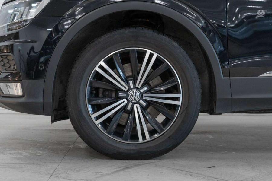 Black Volkswagen Tiguan 2017 in Vilnius, with an engine capacity of 2.00 L and mileage of 119 thousand km for 19500 €, photo 24 on AUTOMOTO.COM.LV