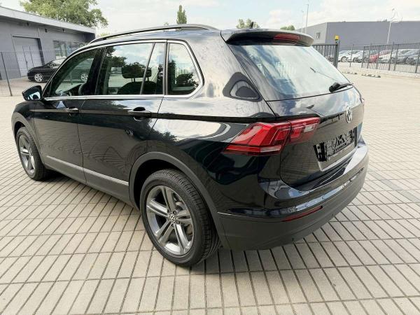 Black Volkswagen Tiguan 2017 in Kaunas, with an engine capacity of 1.40 L and mileage of 210 thousand km for 12200 €, photo 4 on AUTOMOTO.COM.LV