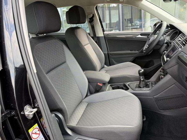 Black Volkswagen Tiguan 2017 in Kaunas, with an engine capacity of 1.40 L and mileage of 210 thousand km for 12200 €, photo 9 on AUTOMOTO.COM.LV