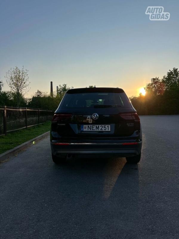 Black Volkswagen Tiguan 2017 in Kaunas, with an engine capacity of 2.00 L and mileage of 178 thousand km for 15100 €, photo 4 on AUTOMOTO.COM.LV