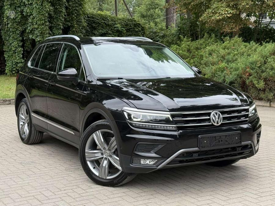 Black Volkswagen Tiguan 2017 in Prienai, with an engine capacity of 1.97 L and mileage of 274 thousand km for 14750 €, photo 3 on AUTOMOTO.COM.LV