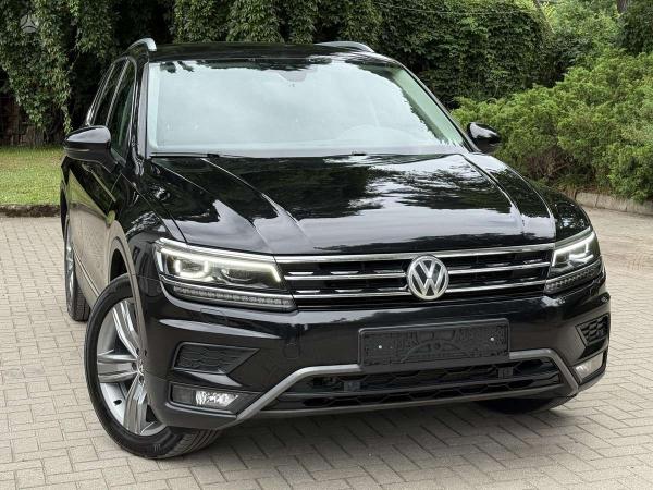 Black Volkswagen Tiguan 2017 in Prienai, with an engine capacity of 1.97 L and mileage of 274 thousand km for 14750 €, photo 8 on AUTOMOTO.COM.LV