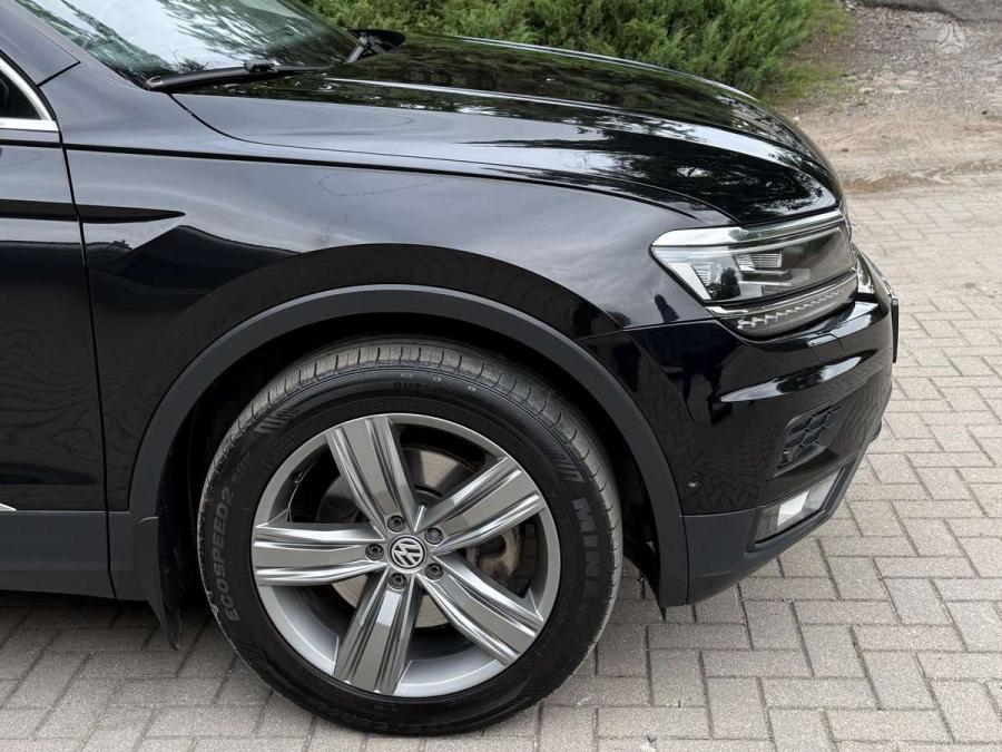 Black Volkswagen Tiguan 2017 in Prienai, with an engine capacity of 1.97 L and mileage of 274 thousand km for 14750 €, photo 14 on AUTOMOTO.COM.LV