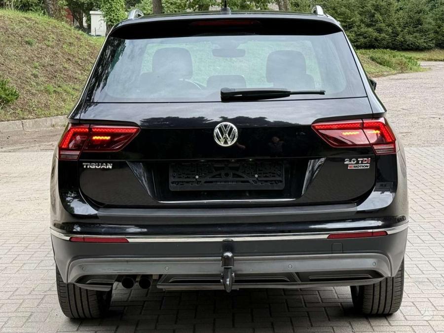 Black Volkswagen Tiguan 2017 in Prienai, with an engine capacity of 1.97 L and mileage of 274 thousand km for 14750 €, photo 19 on AUTOMOTO.COM.LV