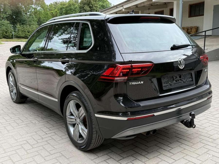 Black Volkswagen Tiguan 2017 in Prienai, with an engine capacity of 1.97 L and mileage of 274 thousand km for 14750 €, photo 21 on AUTOMOTO.COM.LV
