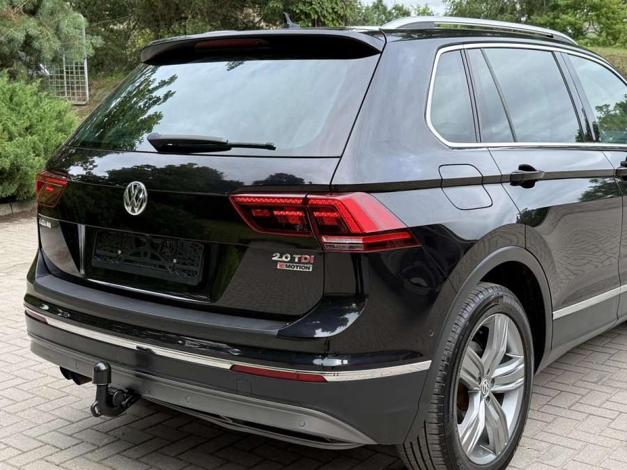 Black Volkswagen Tiguan 2017 in Prienai, with an engine capacity of 1.97 L and mileage of 274 thousand km for 14750 €, photo 22 on AUTOMOTO.COM.LV