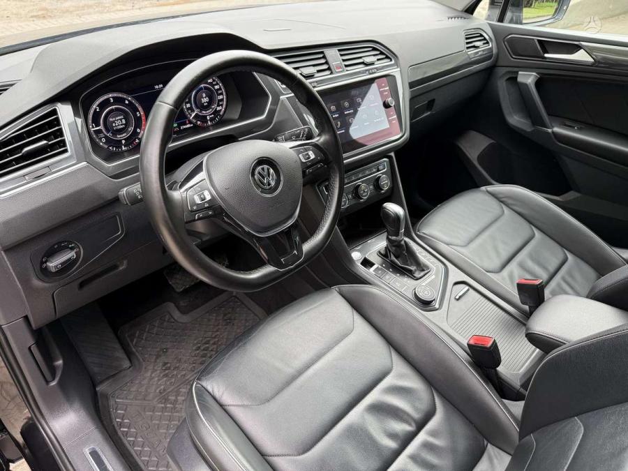 Black Volkswagen Tiguan 2017 in Prienai, with an engine capacity of 1.97 L and mileage of 274 thousand km for 14750 €, photo 27 on AUTOMOTO.COM.LV
