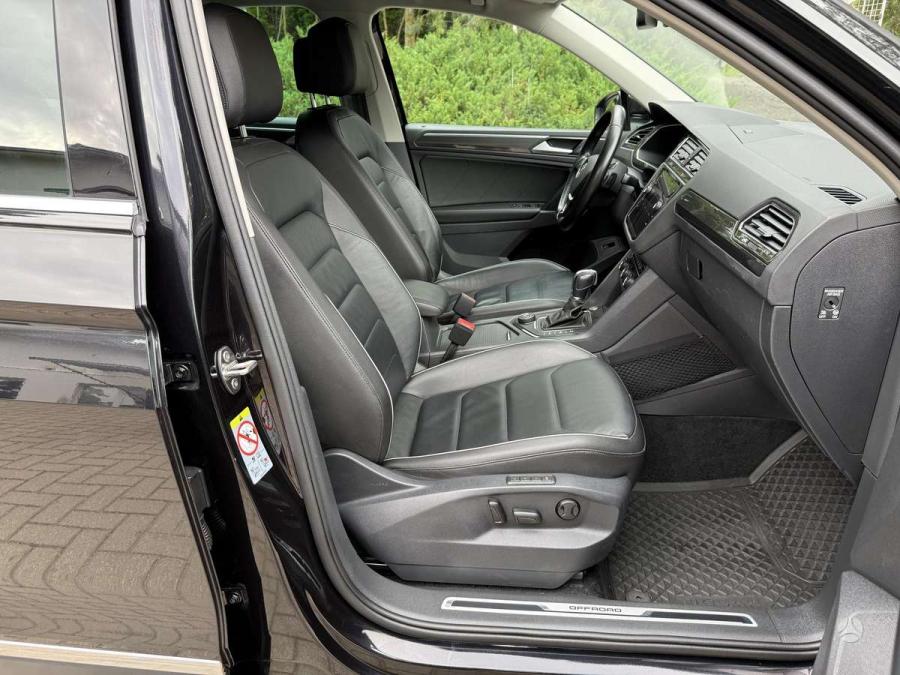 Black Volkswagen Tiguan 2017 in Prienai, with an engine capacity of 1.97 L and mileage of 274 thousand km for 14750 €, photo 30 on AUTOMOTO.COM.LV