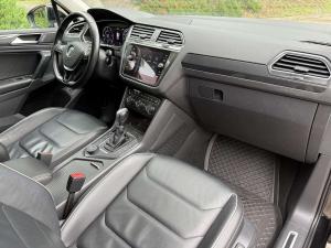 Black Volkswagen Tiguan 2017 in Prienai, with an engine capacity of 1.97 L and mileage of 274 thousand km for 14750 €, photo 31 on AUTOMOTO.COM.LV