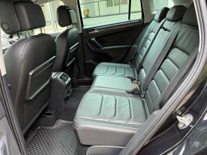 Black Volkswagen Tiguan 2017 in Prienai, with an engine capacity of 1.97 L and mileage of 274 thousand km for 14750 €, photo 33 on AUTOMOTO.COM.LV