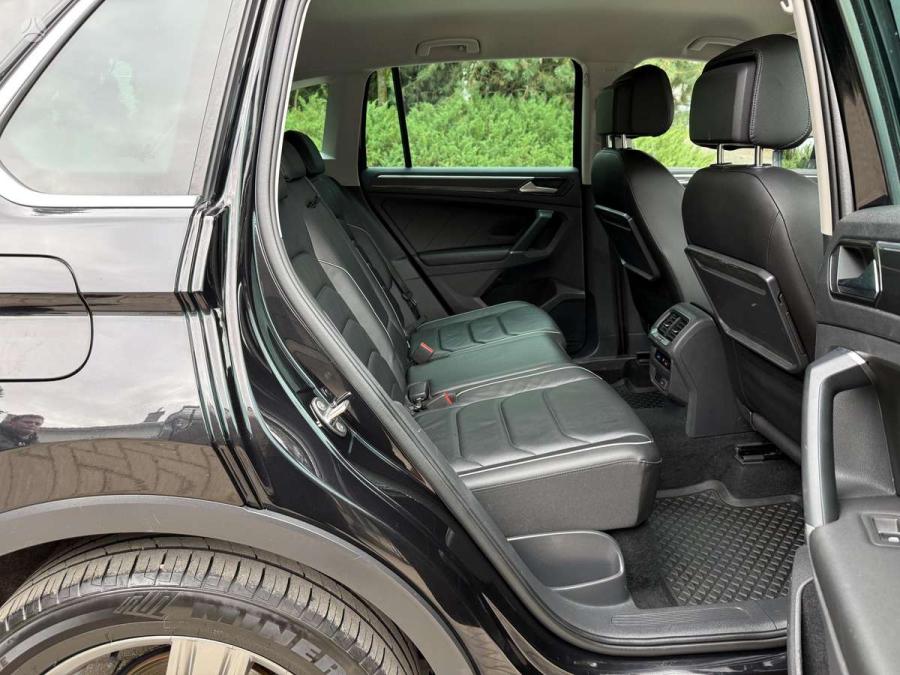 Black Volkswagen Tiguan 2017 in Prienai, with an engine capacity of 1.97 L and mileage of 274 thousand km for 14750 €, photo 34 on AUTOMOTO.COM.LV