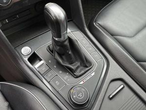 Black Volkswagen Tiguan 2017 in Prienai, with an engine capacity of 1.97 L and mileage of 274 thousand km for 14750 €, photo 35 on AUTOMOTO.COM.LV
