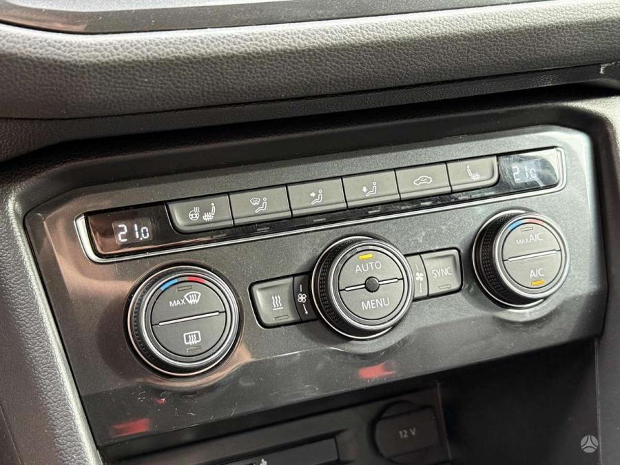 Black Volkswagen Tiguan 2017 in Prienai, with an engine capacity of 1.97 L and mileage of 274 thousand km for 14750 €, photo 36 on AUTOMOTO.COM.LV