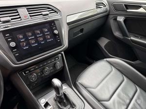Black Volkswagen Tiguan 2017 in Prienai, with an engine capacity of 1.97 L and mileage of 274 thousand km for 14750 €, photo 38 on AUTOMOTO.COM.LV