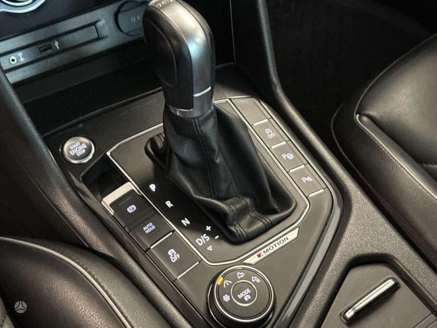 Black Volkswagen Tiguan 2017 in Prienai, with an engine capacity of 1.97 L and mileage of 274 thousand km for 14750 €, photo 39 on AUTOMOTO.COM.LV