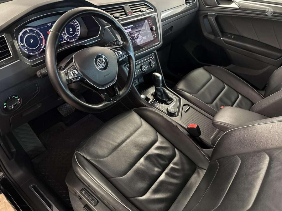 Black Volkswagen Tiguan 2017 in Prienai, with an engine capacity of 1.97 L and mileage of 274 thousand km for 14750 €, photo 40 on AUTOMOTO.COM.LV