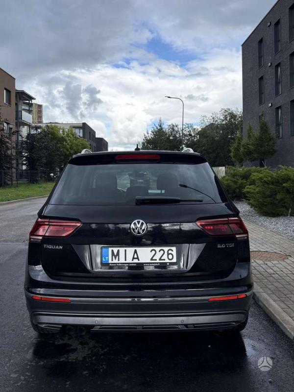 Black Volkswagen Tiguan 2017 in Kaunas, with an engine capacity of 1.97 L and mileage of 333 thousand km for 12800 €, photo 6 on AUTOMOTO.COM.LV