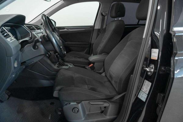 Black Volkswagen Tiguan 2017 in Vilnius, with an engine capacity of 2.00 L and mileage of 119 thousand km for 18900 €, photo 7 on AUTOMOTO.COM.LV