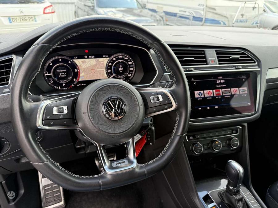 Black Volkswagen Tiguan 2017 in Kaunas, with an engine capacity of 1.97 L and mileage of 285 thousand km for 15700 €, photo 3 on AUTOMOTO.COM.LV