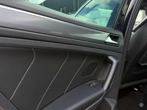 Black Volkswagen Tiguan 2017 in Kaunas, with an engine capacity of 1.97 L and mileage of 285 thousand km for 15700 €, photo 17 on AUTOMOTO.COM.LV