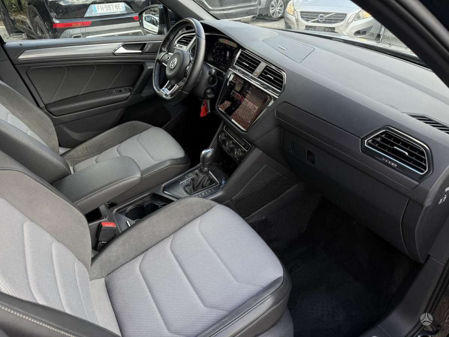 Black Volkswagen Tiguan 2017 in Kaunas, with an engine capacity of 1.97 L and mileage of 285 thousand km for 15700 €, photo 18 on AUTOMOTO.COM.LV
