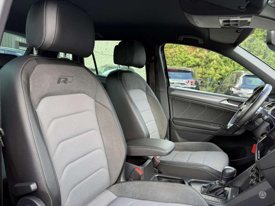 Black Volkswagen Tiguan 2017 in Kaunas, with an engine capacity of 1.97 L and mileage of 285 thousand km for 15700 €, photo 20 on AUTOMOTO.COM.LV