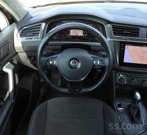 Black Volkswagen Tiguan 2017 in Riga, with an engine capacity of 2.00 L and mileage of 222 thousand km for 17200 €, photo 15 on AUTOMOTO.COM.LV