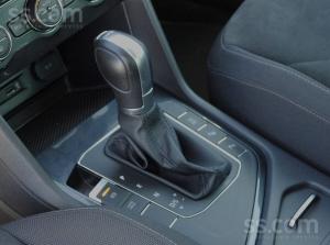 Black Volkswagen Tiguan 2017 in Riga, with an engine capacity of 2.00 L and mileage of 222 thousand km for 17200 €, photo 18 on AUTOMOTO.COM.LV