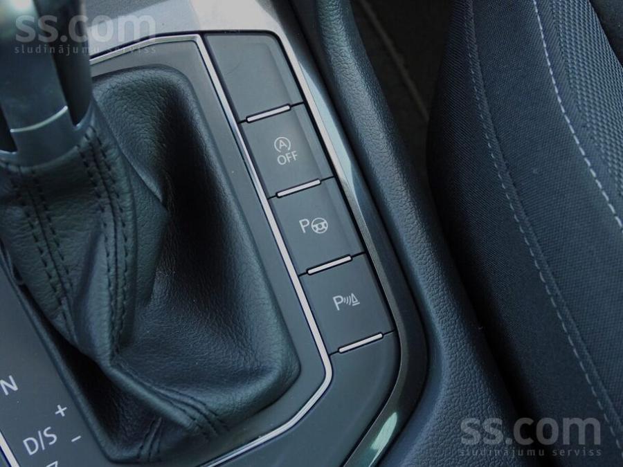 Black Volkswagen Tiguan 2017 in Riga, with an engine capacity of 2.00 L and mileage of 222 thousand km for 17200 €, photo 21 on AUTOMOTO.COM.LV