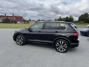 Black Volkswagen Tiguan 2017 in Telschi, with an engine capacity of 1.97 L and mileage of 200 thousand km for 18500 €, photo 4 on AUTOMOTO.COM.LV