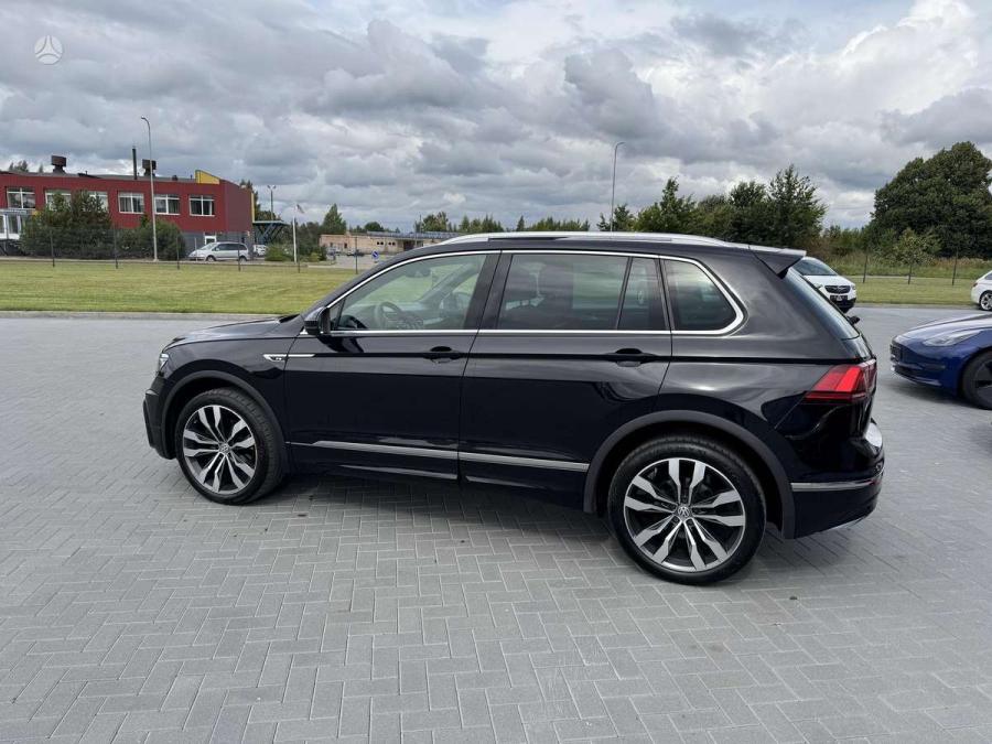 Black Volkswagen Tiguan 2017 in Telschi, with an engine capacity of 1.97 L and mileage of 200 thousand km for 18500 €, photo 4 on AUTOMOTO.COM.LV