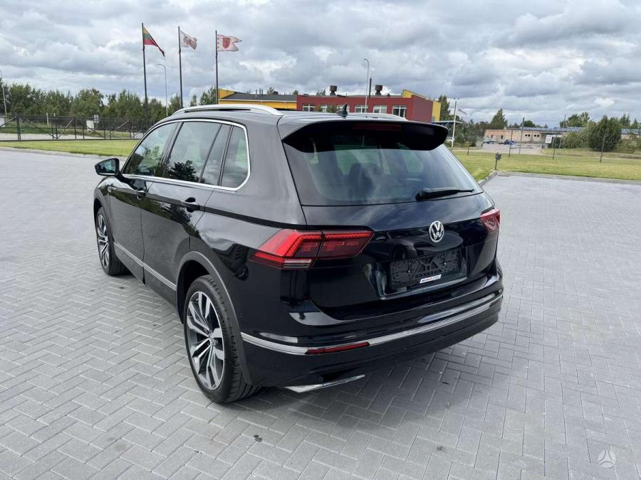 Black Volkswagen Tiguan 2017 in Telschi, with an engine capacity of 1.97 L and mileage of 200 thousand km for 18500 €, photo 5 on AUTOMOTO.COM.LV
