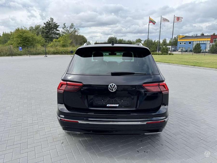 Black Volkswagen Tiguan 2017 in Telschi, with an engine capacity of 1.97 L and mileage of 200 thousand km for 18500 €, photo 6 on AUTOMOTO.COM.LV