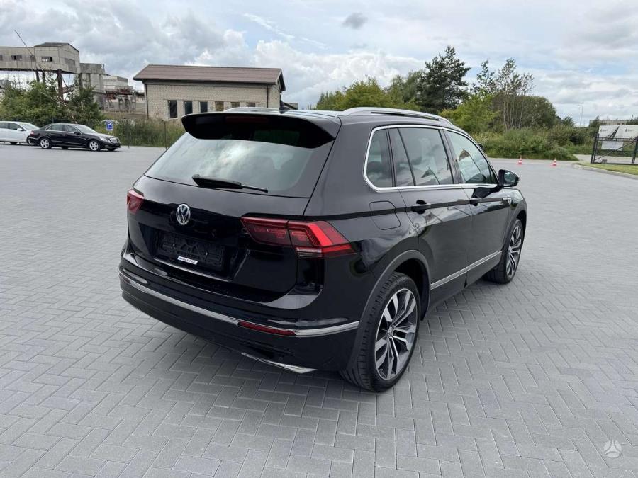 Black Volkswagen Tiguan 2017 in Telschi, with an engine capacity of 1.97 L and mileage of 200 thousand km for 18500 €, photo 7 on AUTOMOTO.COM.LV