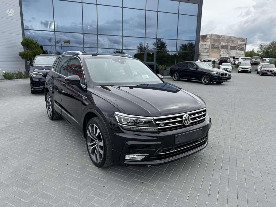 Black Volkswagen Tiguan 2017 in Telschi, with an engine capacity of 1.97 L and mileage of 200 thousand km for 18500 €, photo 10 on AUTOMOTO.COM.LV