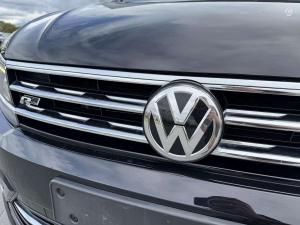 Black Volkswagen Tiguan 2017 in Telschi, with an engine capacity of 1.97 L and mileage of 200 thousand km for 18500 €, photo 12 on AUTOMOTO.COM.LV