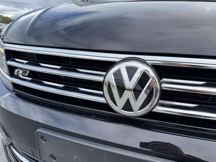 Black Volkswagen Tiguan 2017 in Telschi, with an engine capacity of 1.97 L and mileage of 200 thousand km for 18500 €, photo 12 on AUTOMOTO.COM.LV