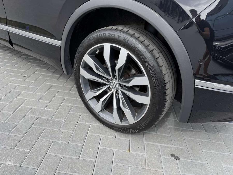 Black Volkswagen Tiguan 2017 in Telschi, with an engine capacity of 1.97 L and mileage of 200 thousand km for 18500 €, photo 17 on AUTOMOTO.COM.LV