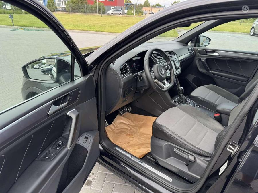 Black Volkswagen Tiguan 2017 in Telschi, with an engine capacity of 1.97 L and mileage of 200 thousand km for 18500 €, photo 19 on AUTOMOTO.COM.LV