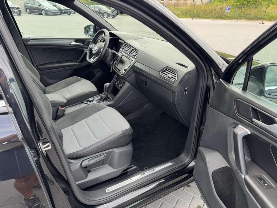 Black Volkswagen Tiguan 2017 in Telschi, with an engine capacity of 1.97 L and mileage of 200 thousand km for 18500 €, photo 28 on AUTOMOTO.COM.LV