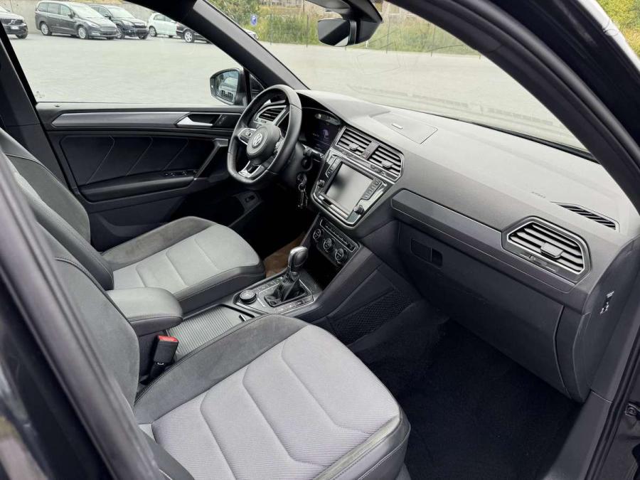 Black Volkswagen Tiguan 2017 in Telschi, with an engine capacity of 1.97 L and mileage of 200 thousand km for 18500 €, photo 29 on AUTOMOTO.COM.LV